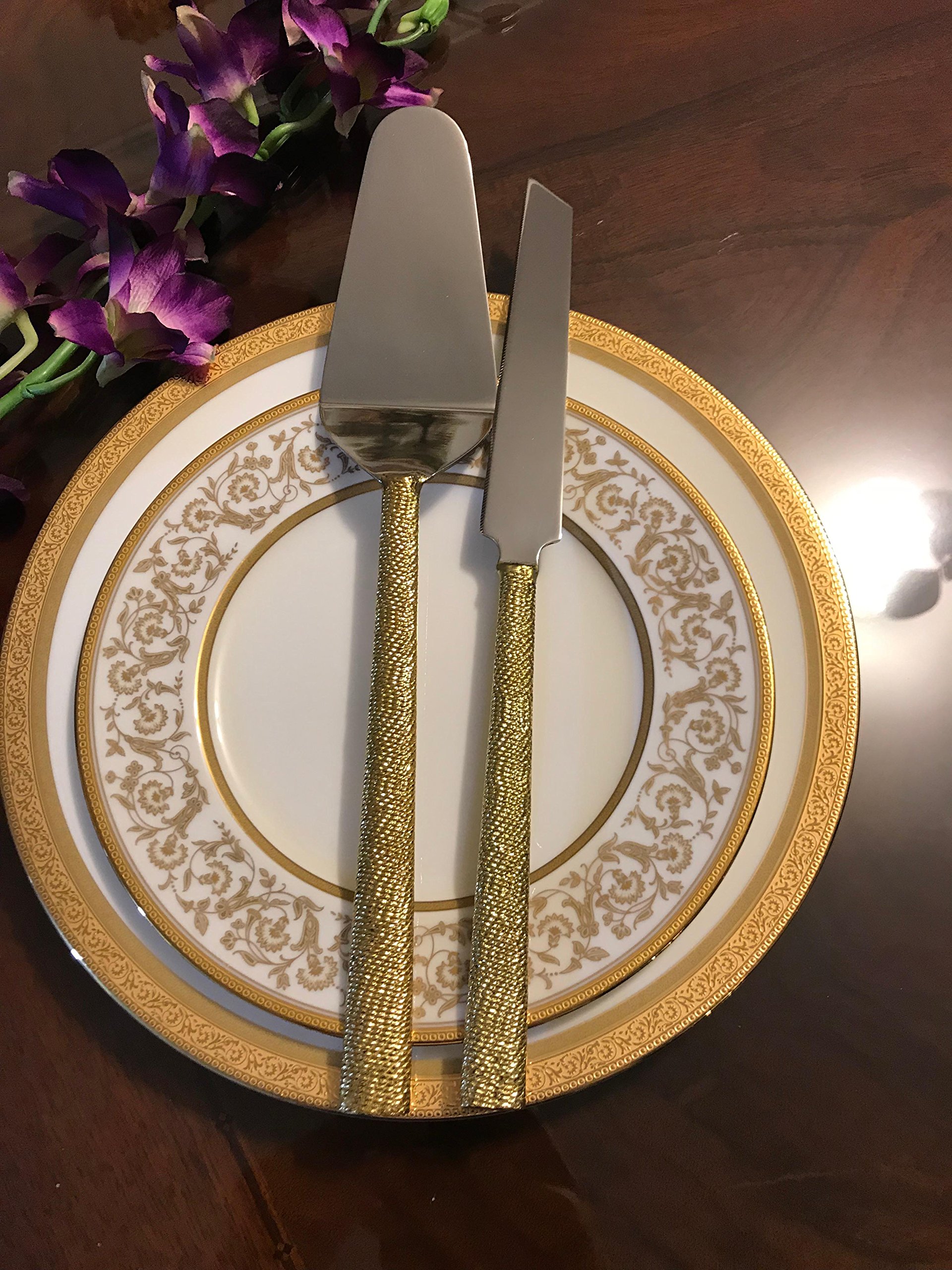 Elegant 2 Piece Cake Server Set 1 Cake Knife and 1 Cake Server 2 Tone Made of Stainless Steel and Beautiful Gold Design Ideal for Weddings, Parties, Elegant Events.