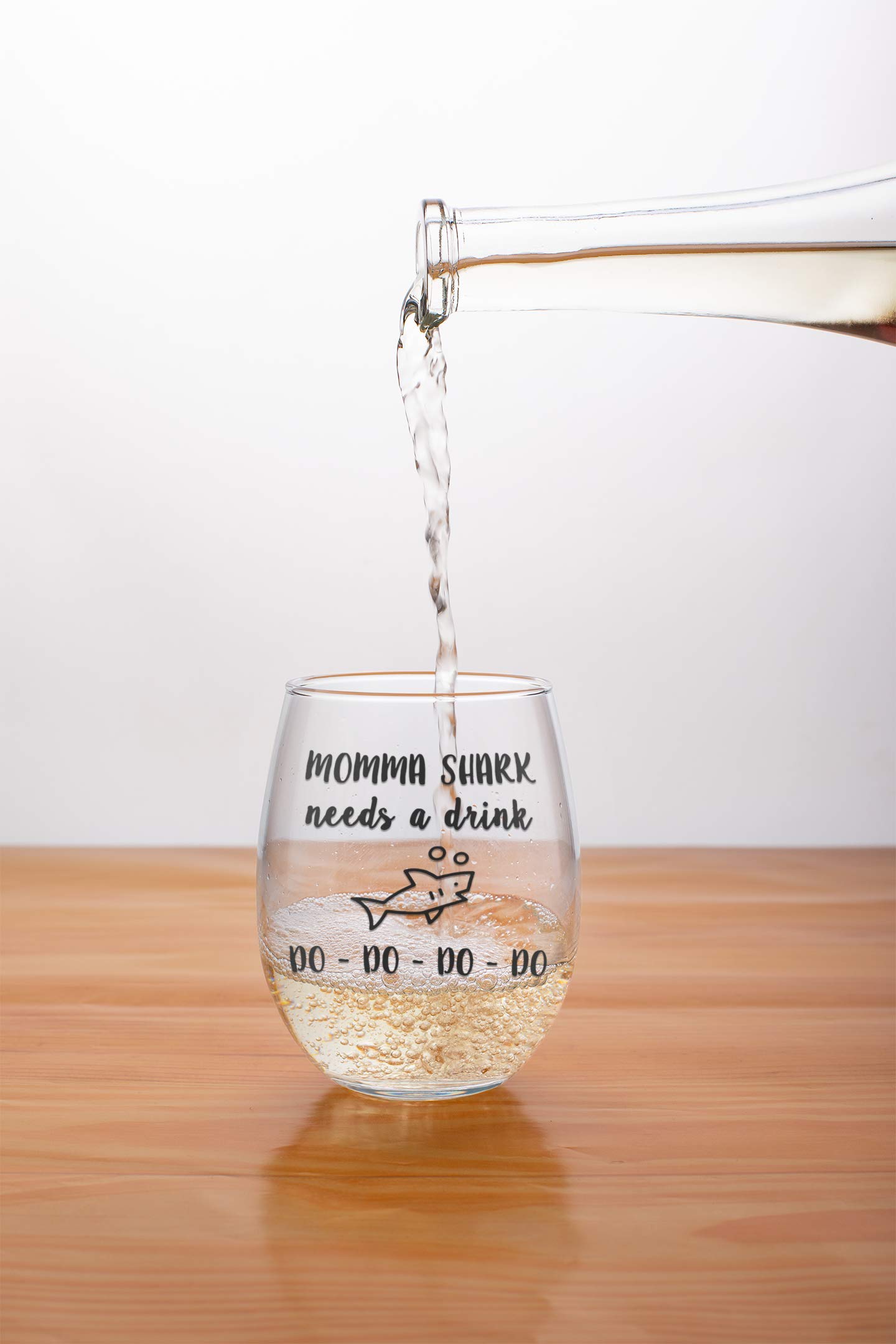 Momma Shark Needs a Drink - Do Do Do Do Funny Novelty Stemless Wine Glass with Sayings for Moms, Birthday & Any Occasion, Mom Gifts