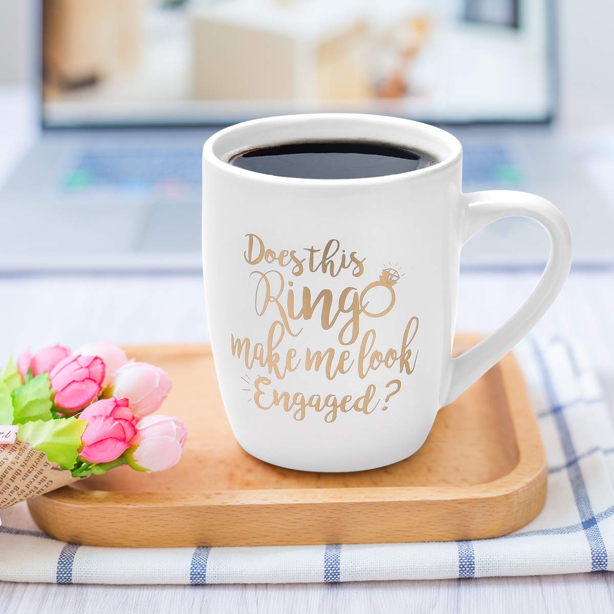 Maustic Engagement Gift Does This Ring Make Me Look Engaged Coffee Mug Funny Mug Novelty Coffee Mug Gift for Women Men Engagement Anniversary Birthday Christmas