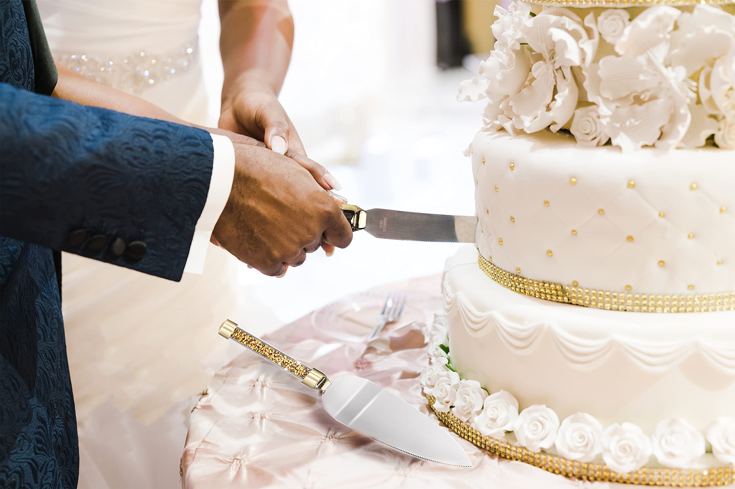 Parihy Wedding Cake Knife and Sever Set, Wedding Champagne Flutes and Cake Knife Server Set, Wedding Gifts Toasting Glasses for Couple Bride and Groom, Cake Cutting Set for Wedding, Engagement