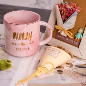 Mugpie New Mom Gifts Mug - Mom To Be/First Time New Mom Gifts for Women - Mommy Est 2023 Coffee Cup -Best Birthday Mothers Day Baby Shower Christmas Gifts for Mom Mother from Daughter Sister Friends