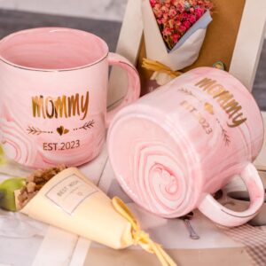 Mugpie New Mom Gifts Mug - Mom To Be/First Time New Mom Gifts for Women - Mommy Est 2023 Coffee Cup -Best Birthday Mothers Day Baby Shower Christmas Gifts for Mom Mother from Daughter Sister Friends