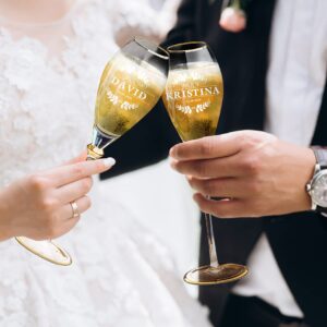 Krezy Case Set of 2 Personalized Wedding Engraved Champagne Flutes- Mr and Mrs Design - For Weddings,Parties and Anniversary