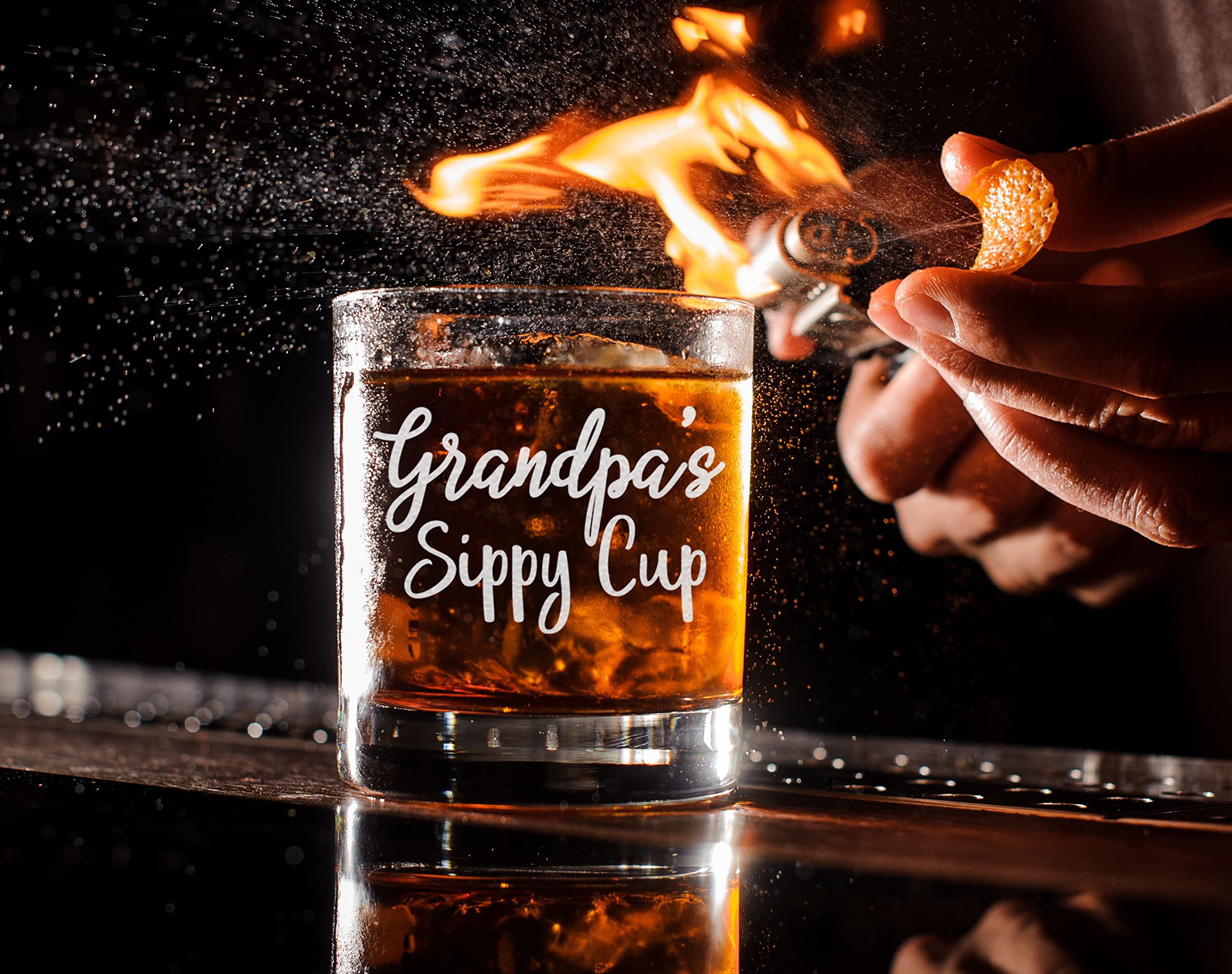 CARVELITA Grandpa's Sippy Cup Whiskey Glass - 11oz Engraved Old Fashioned Bourbon Rocks Glass - Grandpa Gifts - Gifts For Grandpa - Funny New Grandpa Gifts - Papa Gifts - Grandpa Juice Glass