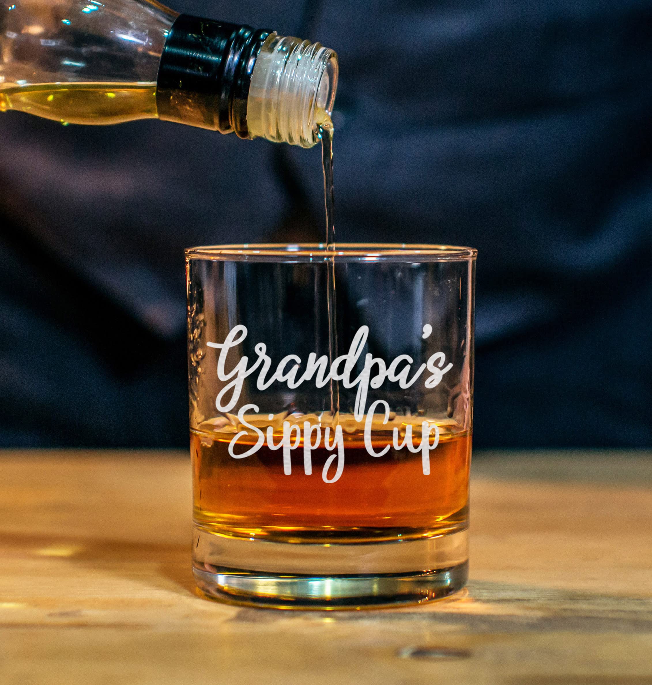 CARVELITA Grandpa's Sippy Cup Whiskey Glass - 11oz Engraved Old Fashioned Bourbon Rocks Glass - Grandpa Gifts - Gifts For Grandpa - Funny New Grandpa Gifts - Papa Gifts - Grandpa Juice Glass