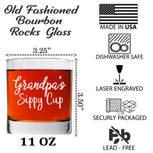 CARVELITA Grandpa's Sippy Cup Whiskey Glass - 11oz Engraved Old Fashioned Bourbon Rocks Glass - Grandpa Gifts - Gifts For Grandpa - Funny New Grandpa Gifts - Papa Gifts - Grandpa Juice Glass