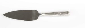 mullingar pewter claddagh cake server