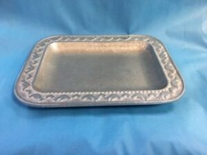 wilton armetale dvs & hrts petite rectangle tray