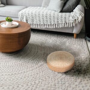 11.8In/30CM Hand-Woven Natural Cattail Mat Cushion Pouf, Japanese Style Round Straw Seat Pad, Handmade Floor Pouf for Party Living Room Bay Window 1 Count (Kids)