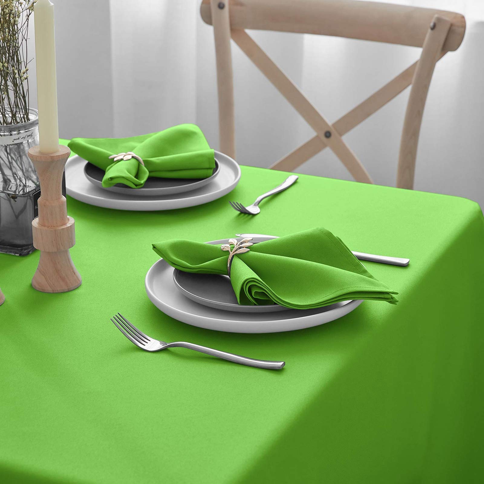 VEEYOO Green Cloth Napkins - 17 x 17 Inch Apple Green Dinner Napkin Set of 12, Soft Washable and Reusable Table Napkins for Holiday Dinner, Parties, Wedding and More