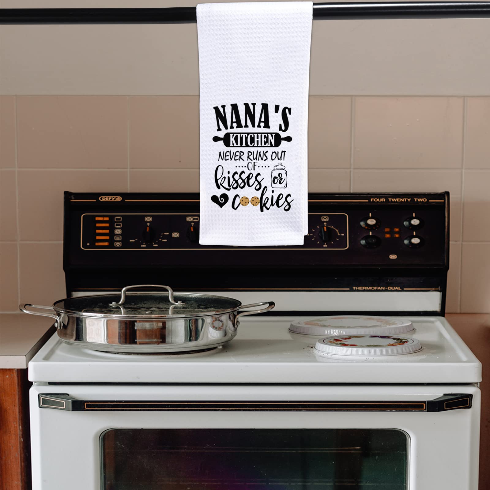 POFULL Nana’s Housewarming Gift Nana's Kitchen Never Runs Out of Kisses and Cookies Dish Towel (Nana Towel)