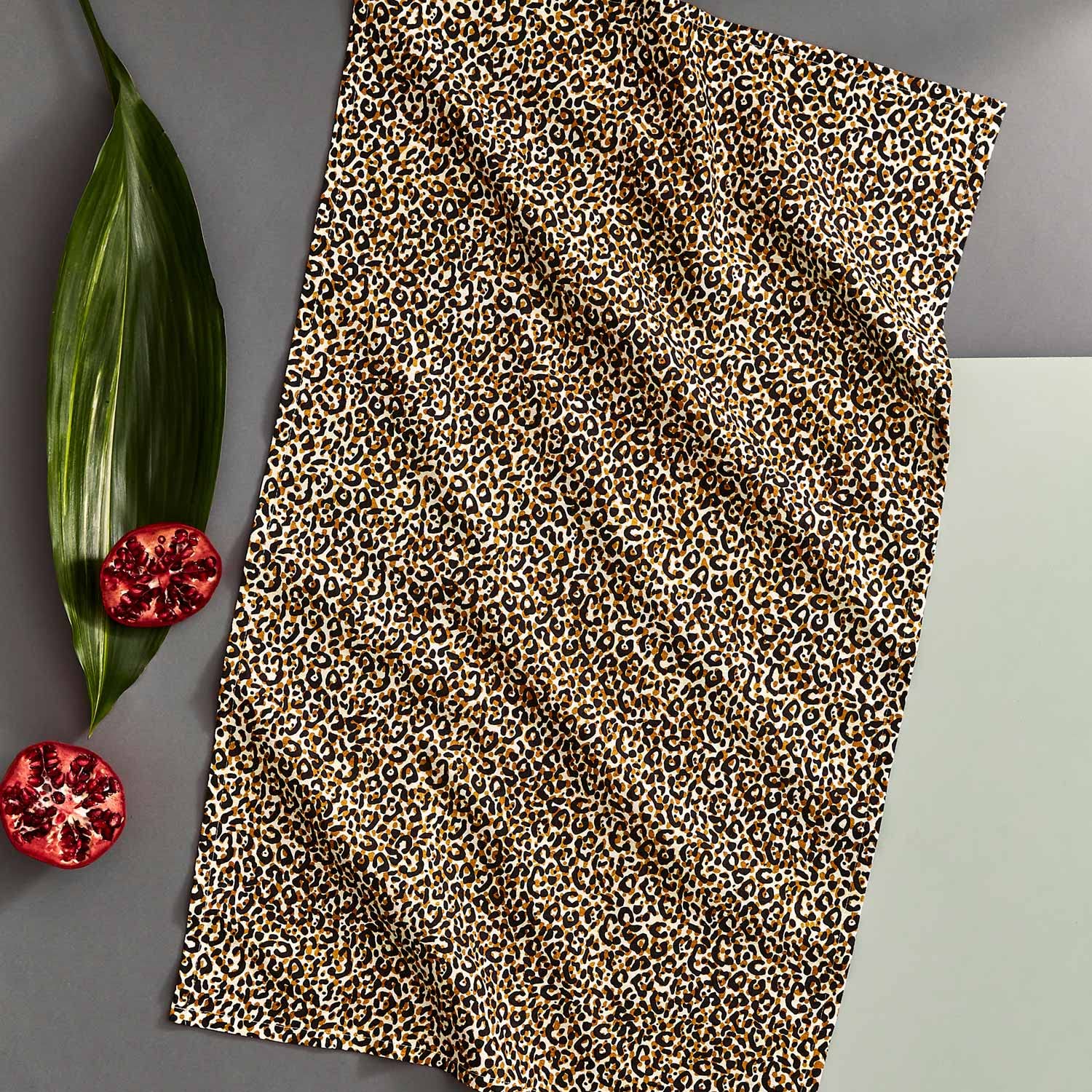 Spode Creatures of Curiosity Leopard Tea Towel | Cotton Dish Towel | Highly Absorbent | Quick Drying | Multi-Purpose Absorbent Kitchen Towel | Leopard Print (1 Pack)