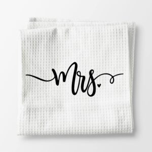 Voatok Mr. & Mrs.Minimalist White Bath Towel, Couples Gifts Set of 2 Decorative Towels,Gifts for Husband Wife Newlyweds