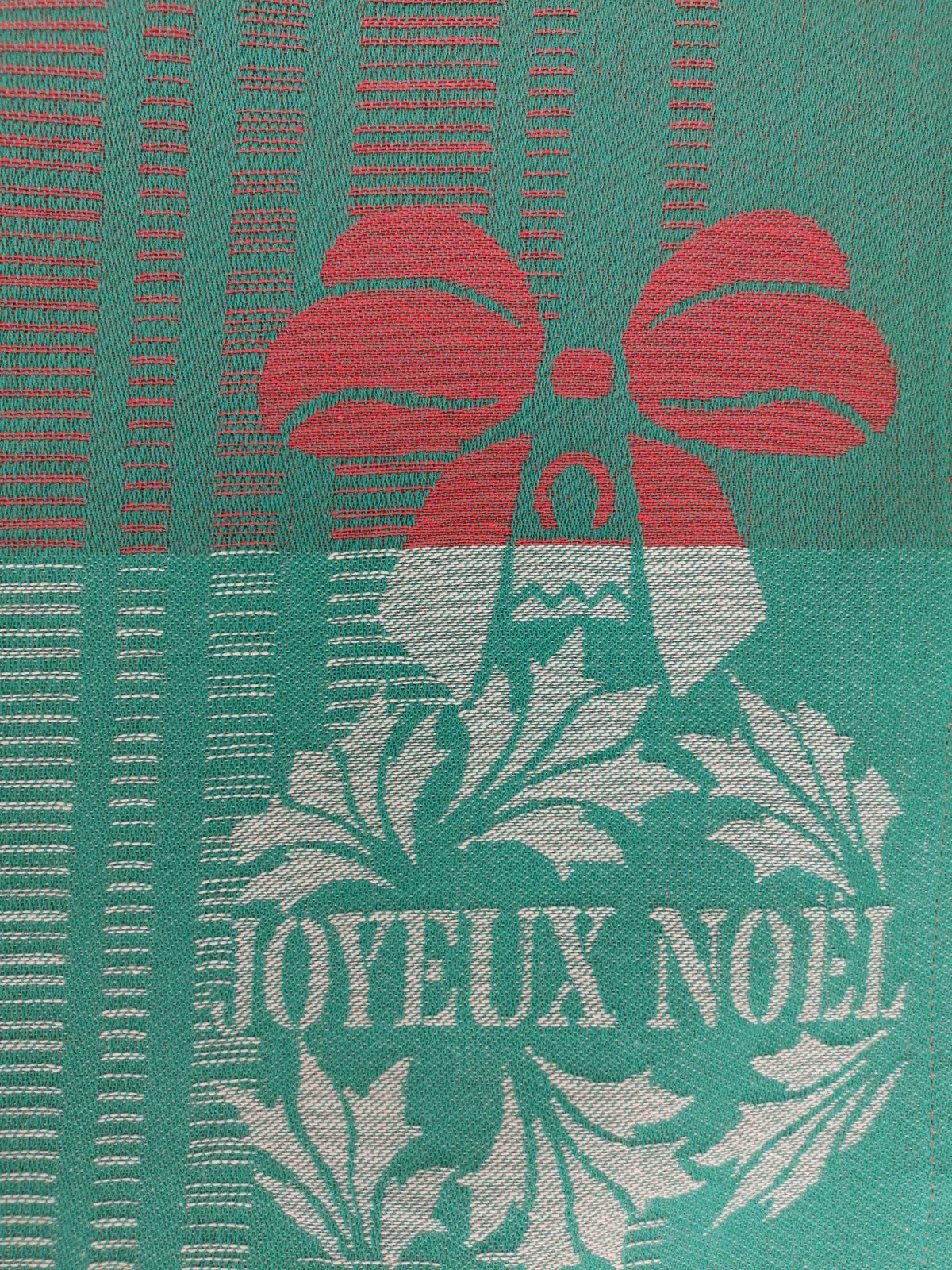 Metr Garnier-Thiebaut, Chats de Noël (Christmas Cats), Rouge French Jacquard Christmas Kitchen/Tea Towel