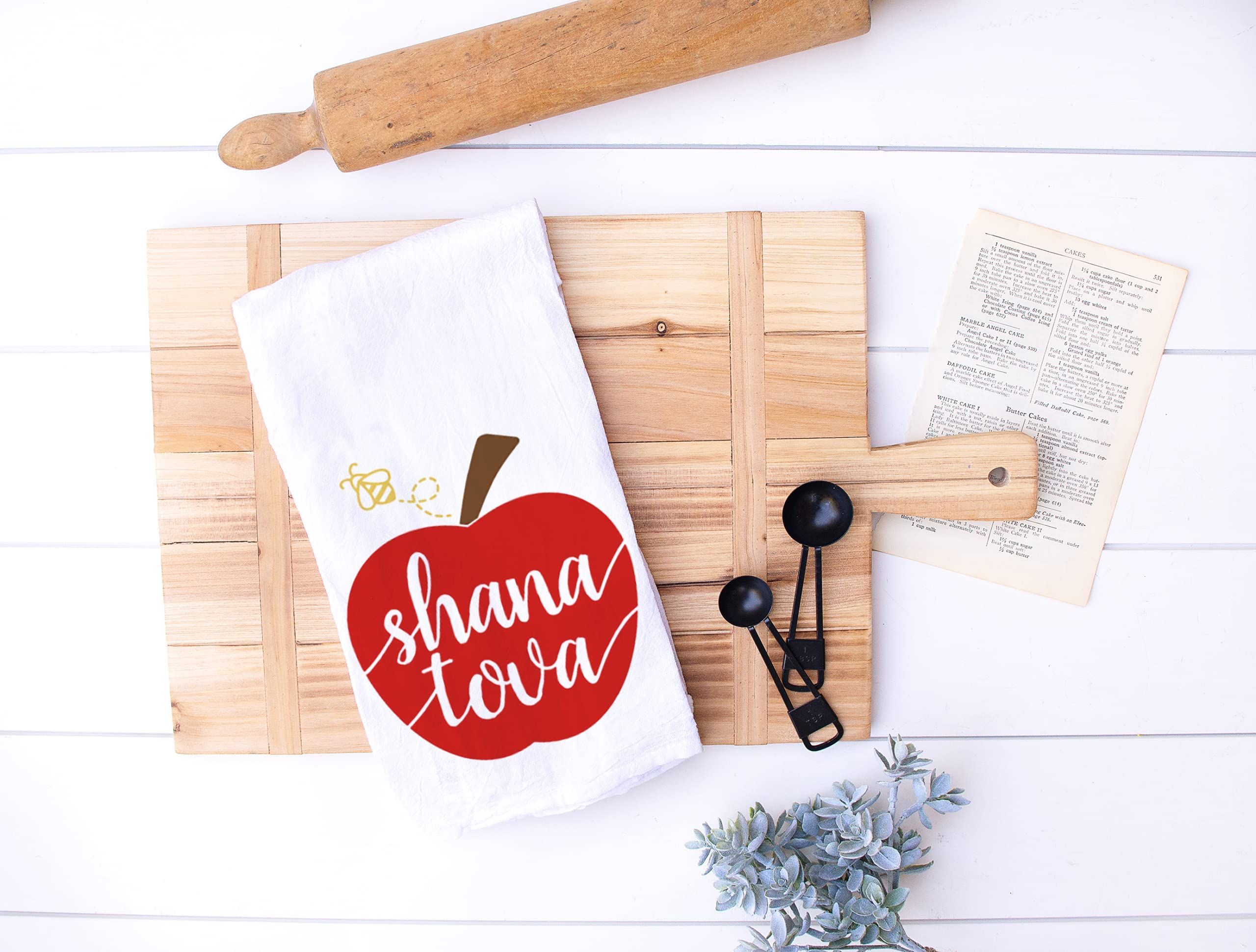 Rosh Hashanah Kitchen Towel, Apple and Bee Shana Tova Challah Proofing Towel, Jewish Holiday Hostess Gift (Shana Tova Apple Honey Bee)