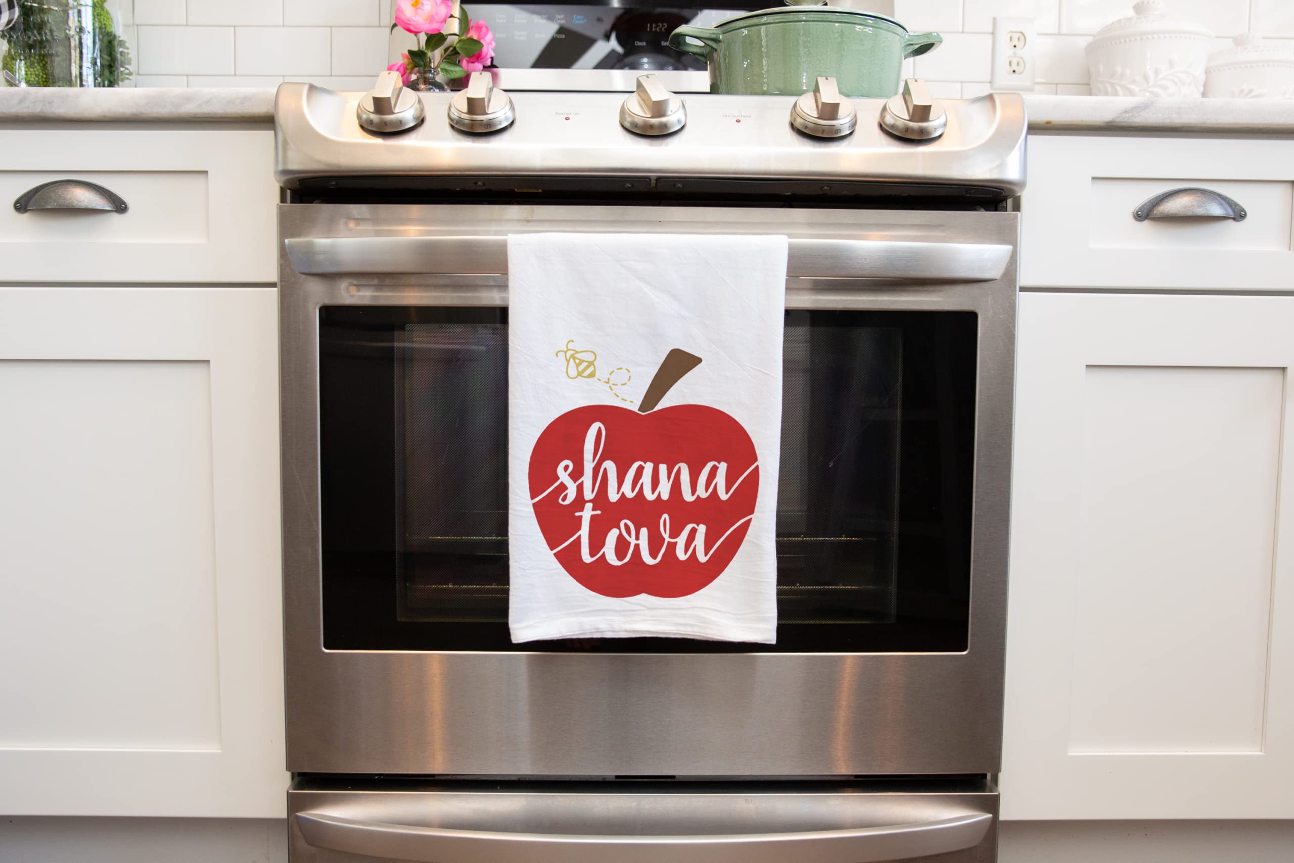 Rosh Hashanah Kitchen Towel, Apple and Bee Shana Tova Challah Proofing Towel, Jewish Holiday Hostess Gift (Shana Tova Apple Honey Bee)