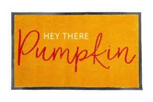 pearhead hey there pumpkin welcome mat, nonslip rubber backing doormat, outdoor and indoor entry door mat, fall home dećor accessory, orange