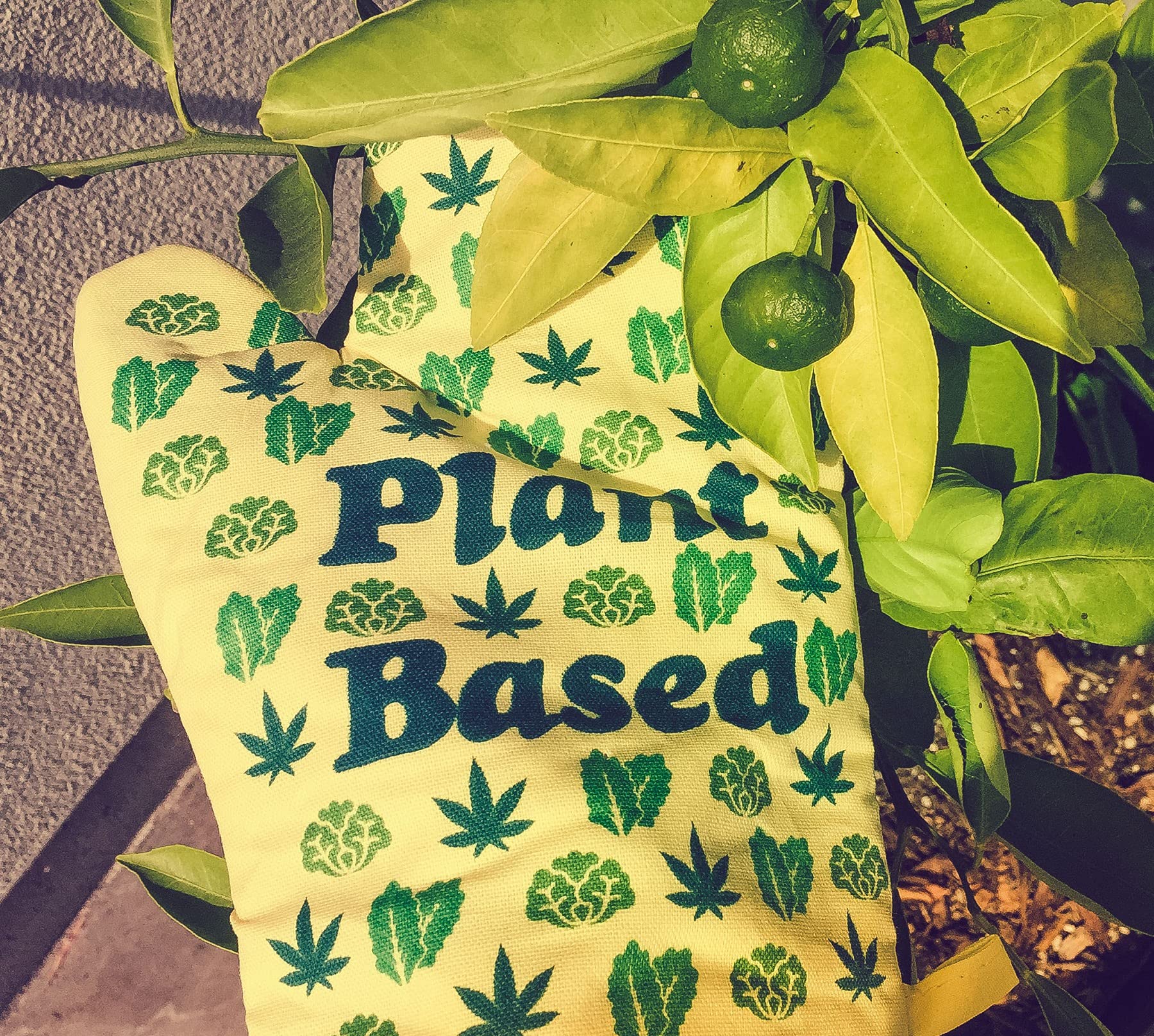 Plant Based Oven Mitt Funny 420 Weed Marijuana Pot Chef Kitchen Glove Funny Graphic Kitchenwear 420 Funny Food Novelty Cookware Yellow Oven Mitt