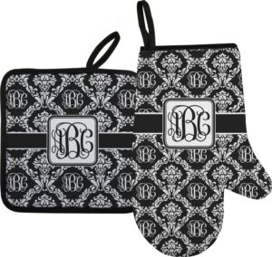 personalized monogrammed damask right oven mitt & pot holder set