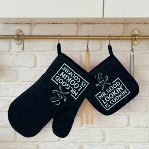 Mr.Good Lookin' is Cookin'，Oven Mitts and Pot Holders Sets of 2，Funny Oven Mitt，Birthday Gifts for Men,Great Birthday Gifts for Dad Boyfriend