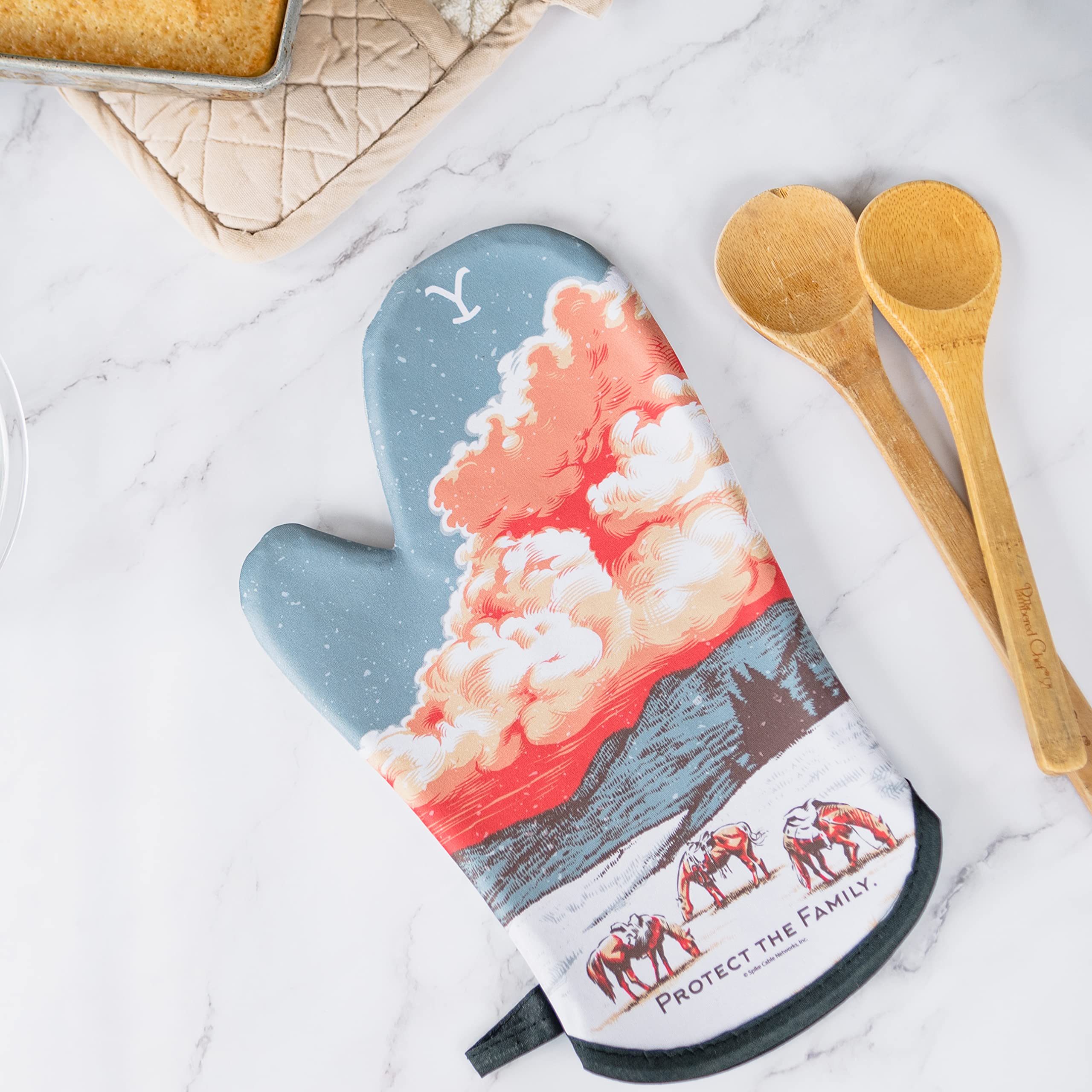 Yellowstone Dutton Ranch Officially Licensed - Protect The Family Oven Mitt - Heat Resistant