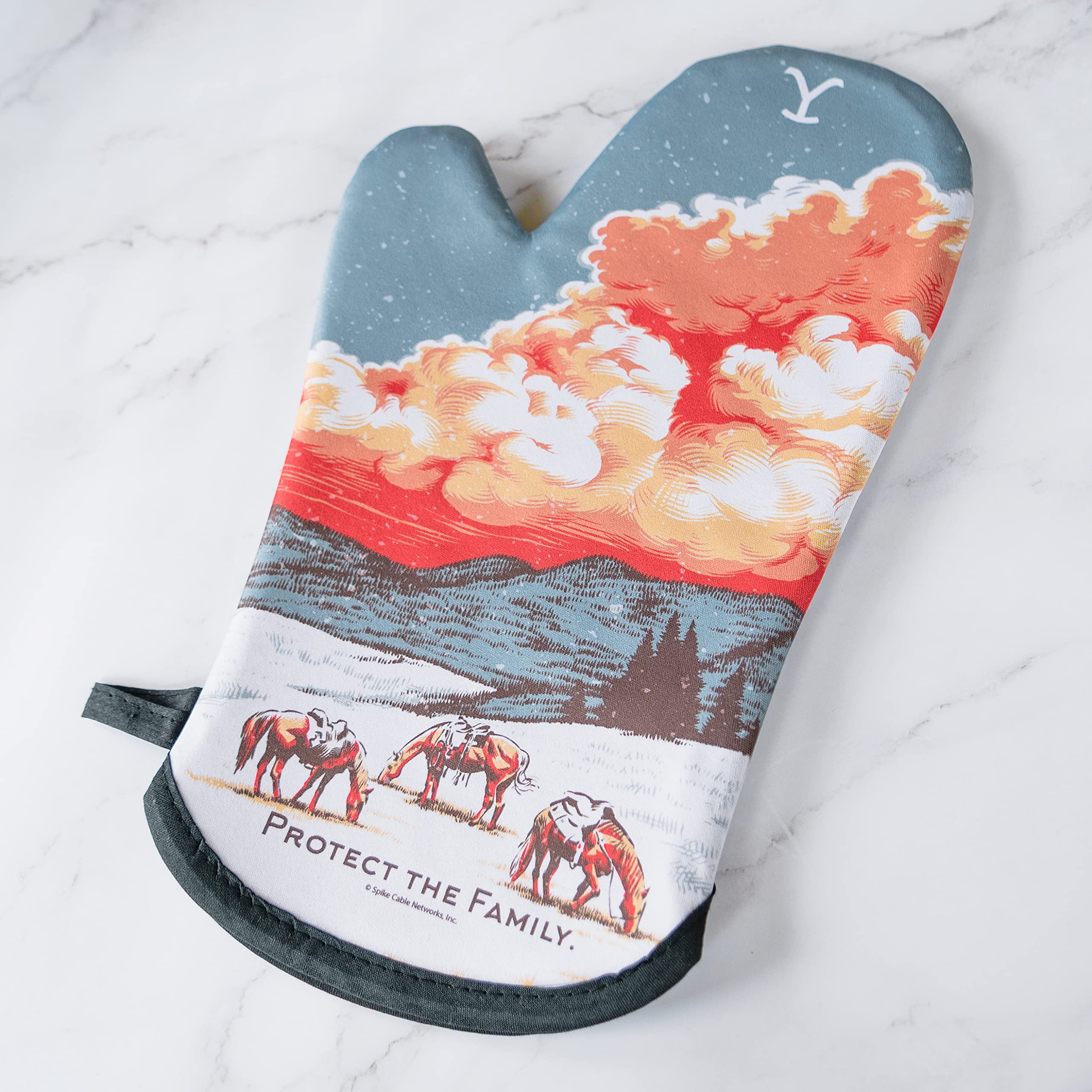 Yellowstone Dutton Ranch Officially Licensed - Protect The Family Oven Mitt - Heat Resistant