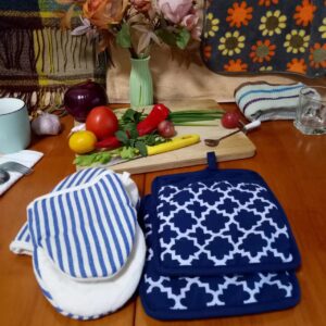 Cotton Oven Mitts and Pot Holder Sets Stripe and Geometric Trellis Pattern 4 Pack Heat Resistant 482°F Cotton Infill Breathable Fabric for Kitchen Cooking Baking