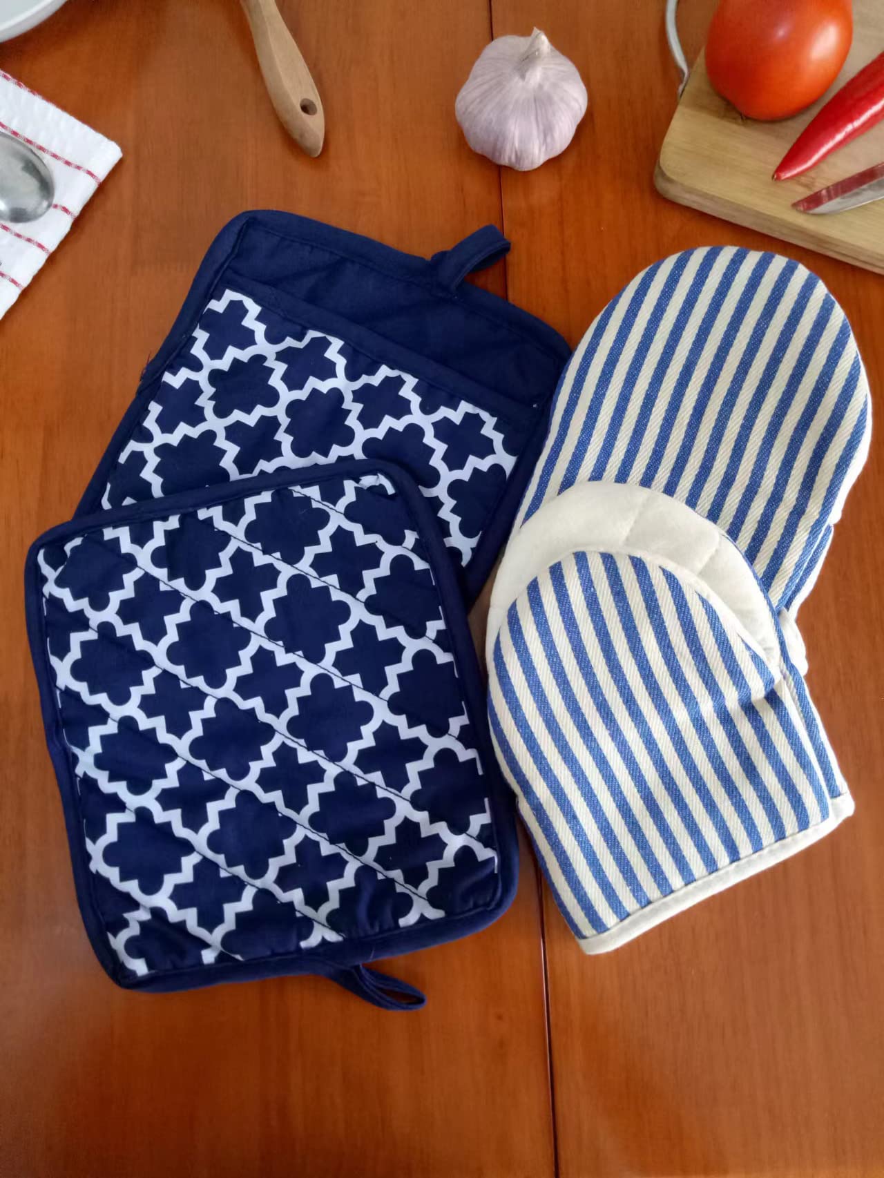 Cotton Oven Mitts and Pot Holder Sets Stripe and Geometric Trellis Pattern 4 Pack Heat Resistant 482°F Cotton Infill Breathable Fabric for Kitchen Cooking Baking