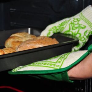 G & F 1688 Dupont Nomex & Kevlar Heat Resistant Oven Gloves, 3-Finger Oven Gloves & Pot Holder Set