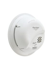 first alert brk co5120bn hardwired carbon monoxide (co) detector with battery backup , white