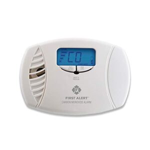 first alert co615 dual-power plug-in carbon monoxide detector with battery backup and digital display, white