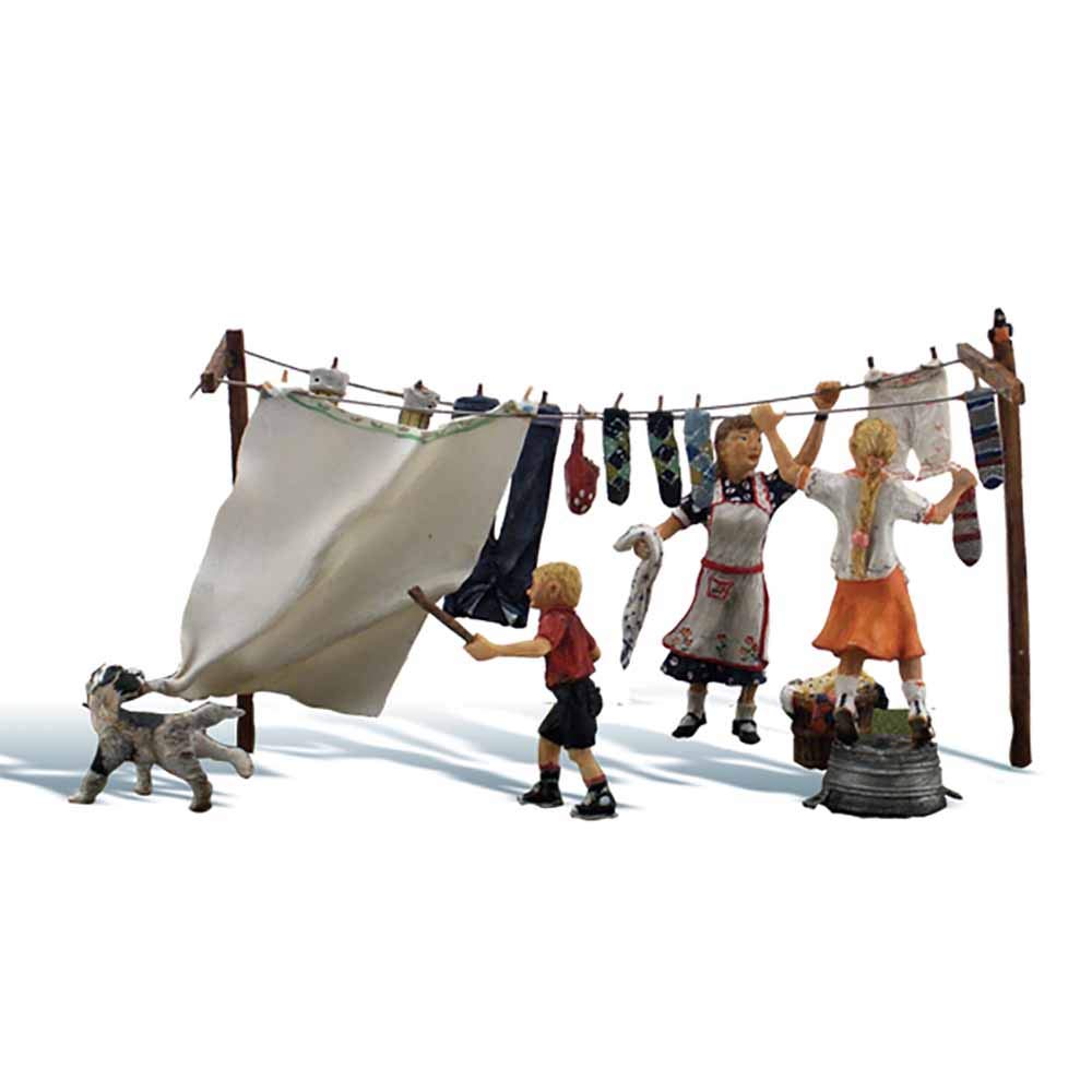 Wash Day Getaway (3 Figures, Dog & Accessories) HO Scale Woodland Scenics