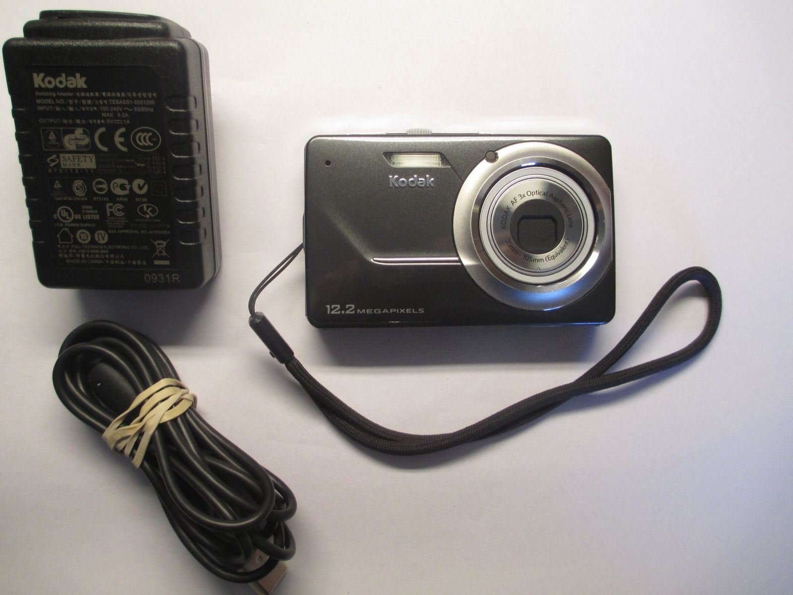 Kodak EasyShare MD41 12 MP Digital Camera with 3x Optical Zoom and 2.7 inch LCD (Black)