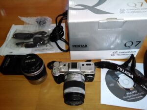 pentax interchangeable lens mirror q7 double zoom kit [standard zoom 02 standard zoom ? telephoto zoom 06 telephoto zoom] silver q7 silver wzoom kit 11533