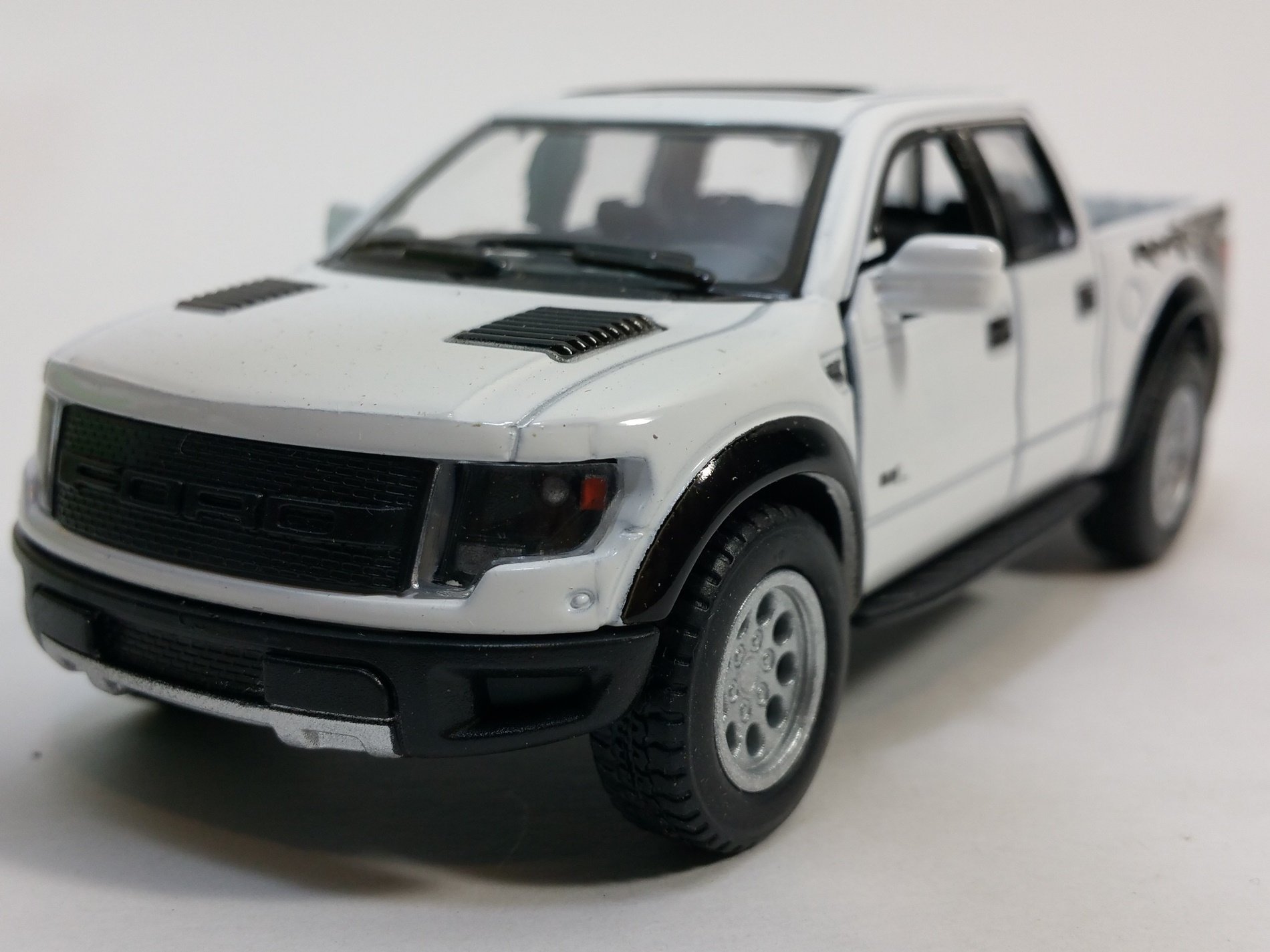 KiNSMART 2013 Ford F-150 SVT Raptor Supercrew White1:46 Scale 5" Die Cast Metal Model Toy