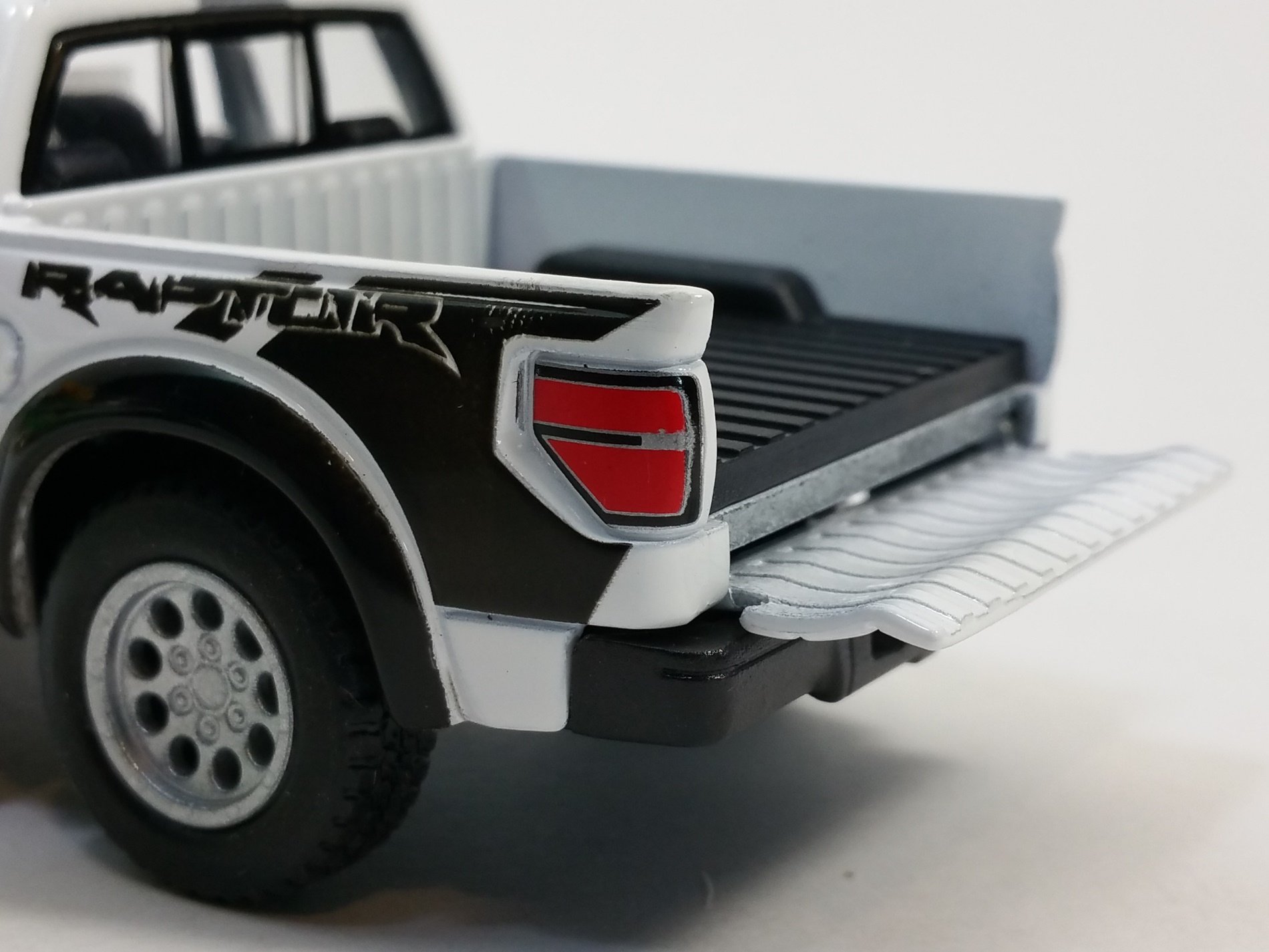 KiNSMART 2013 Ford F-150 SVT Raptor Supercrew White1:46 Scale 5" Die Cast Metal Model Toy