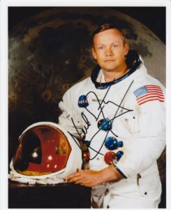 kirkland astronaut neil armstrong 8 x 10 photo autograph on glossy photo paper