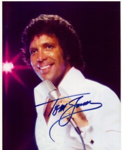 kirkland signature tom jones 8 x 10 photo autograph on glossy photo paper