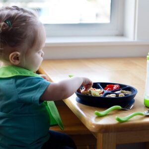 green sprouts Learning Cutlery Set | Helps toddler develop independent eating skills | Designed for small hands, Contoured handles for easy gripping, Safety edge on knife, Dishwasher safe