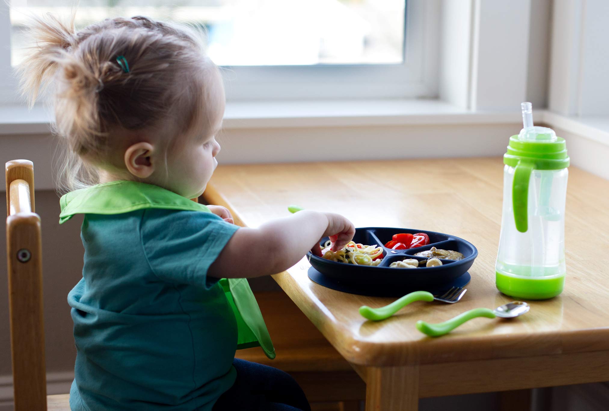 green sprouts Learning Cutlery Set | Helps toddler develop independent eating skills | Designed for small hands, Contoured handles for easy gripping, Safety edge on knife, Dishwasher safe