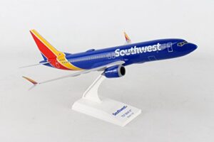 daron worldwide trading skymarks southwest 737-max8 1/130 w/wifi dome model airplane,unisex-children