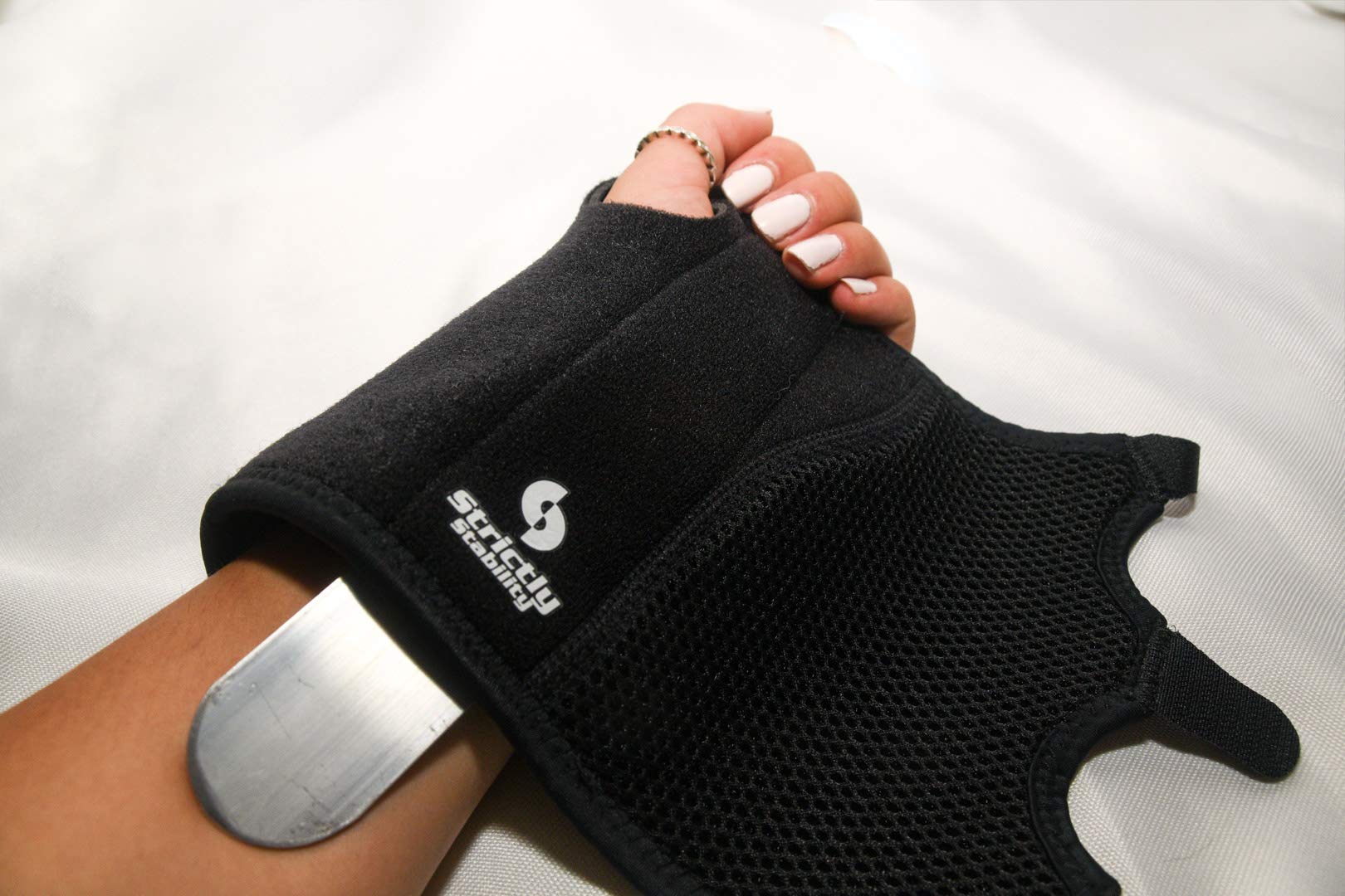 StrictlyStability Wrist Brace for Carpal Tunnel, Arthritis, Tendonitis Support Fitting Both Hands (Universal)