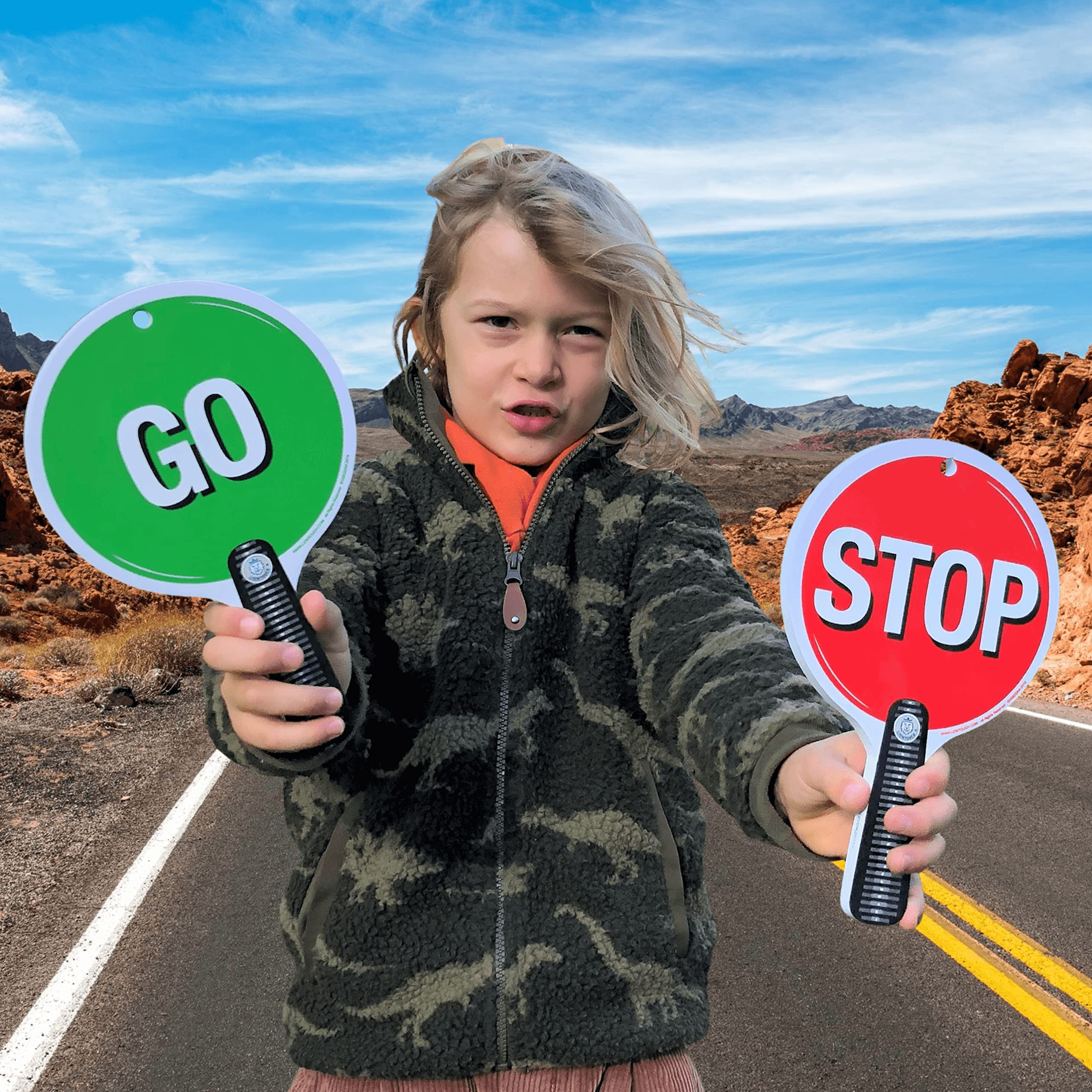 Liontouch Double Sided Stop & Go Sign, Red & Green – 8.9 x 5.5 inches | Durable and Reversible Lollipop-Shaped Foam Toy Paddle for Kids | Ideal for Teaching Children Traffic & Street Safety