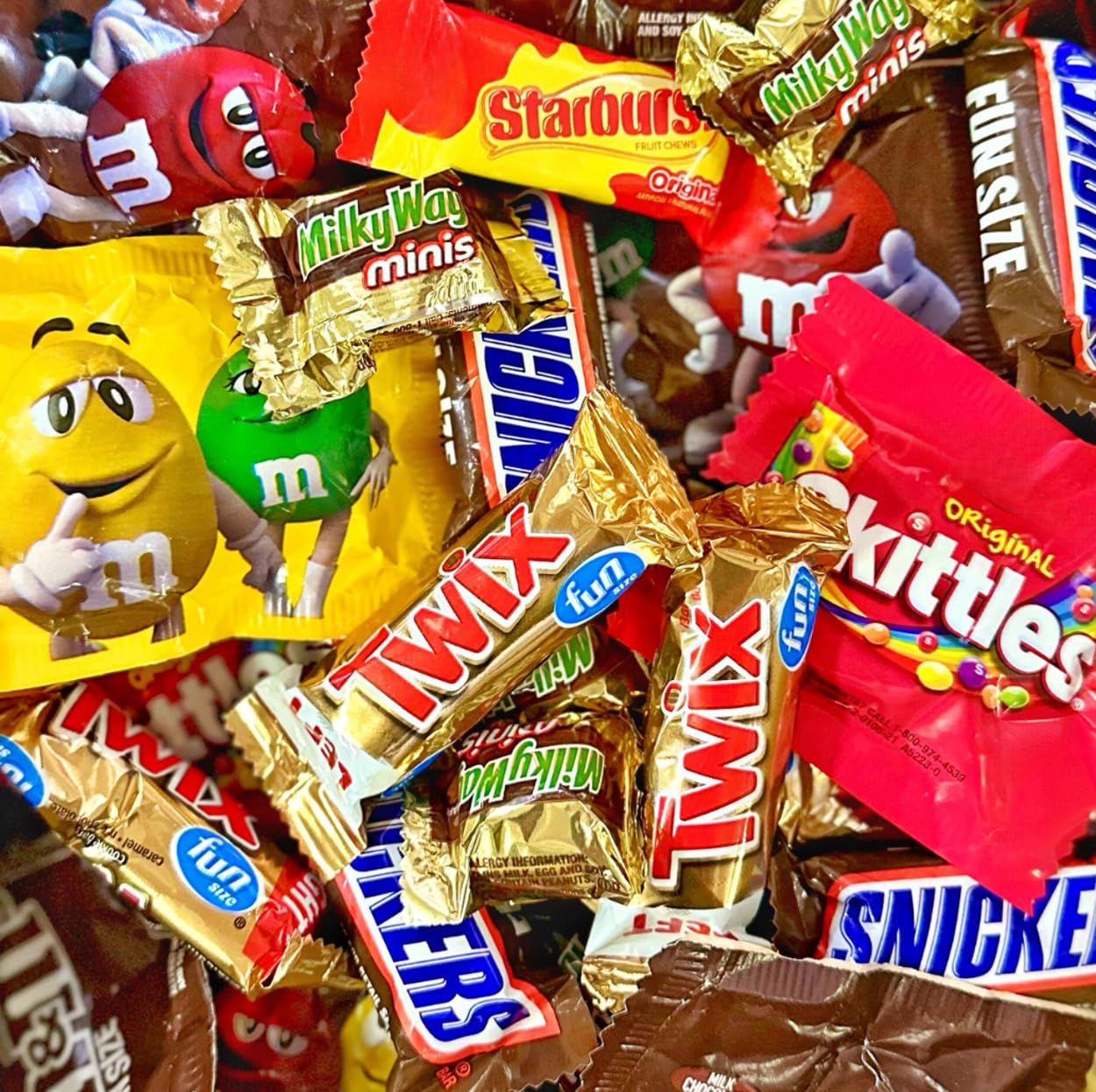 CANDYMAN (3 LBS) Bundle of Chocolate Candy with M&M's Milk Chocolate, M&M's Peanut, Skittles, Starburst, Snickers, Milky Way & Twix Individually Wrapped Candy