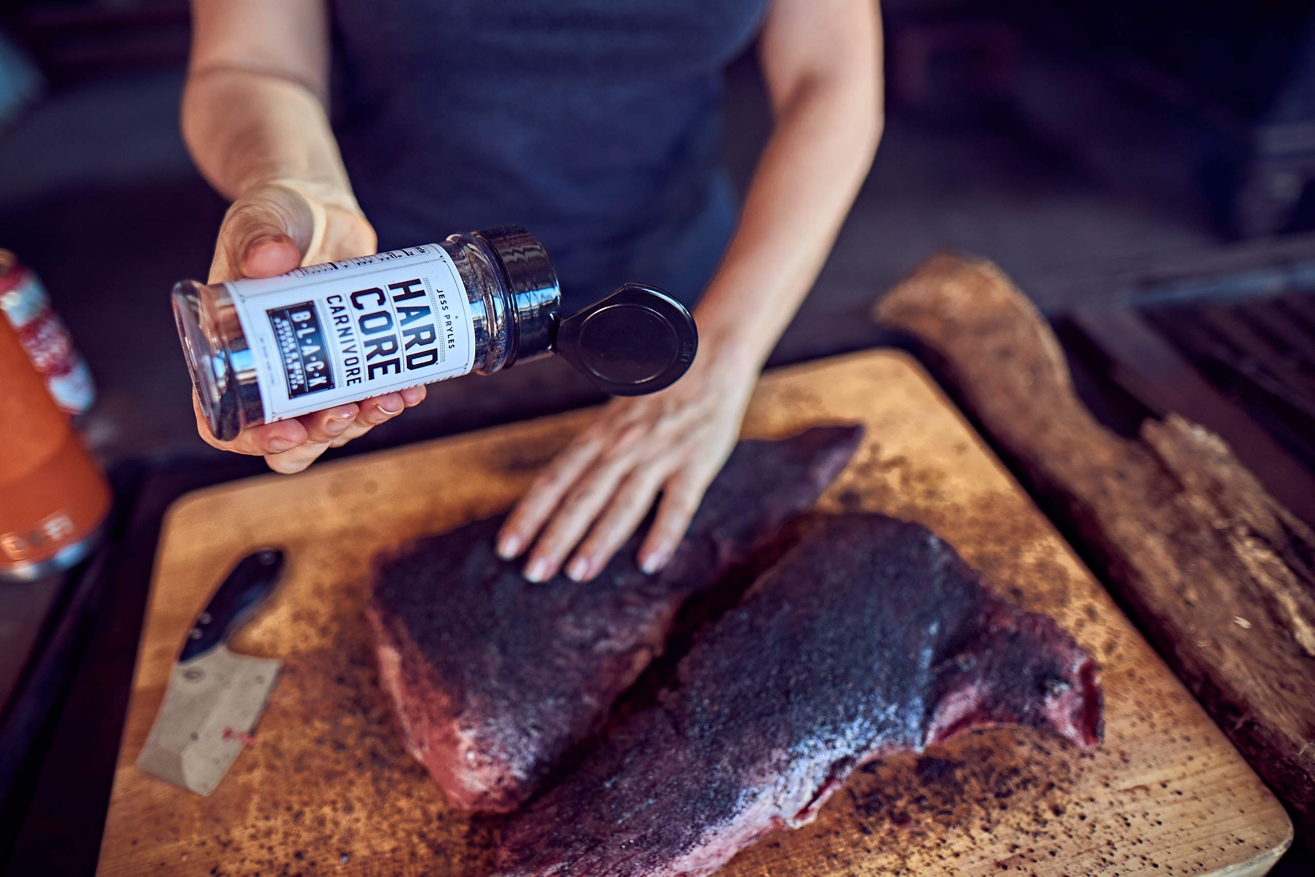 Hardcore Carnivore Black: charcoal seasoning for steak, beef and BBQ (Large Shaker)