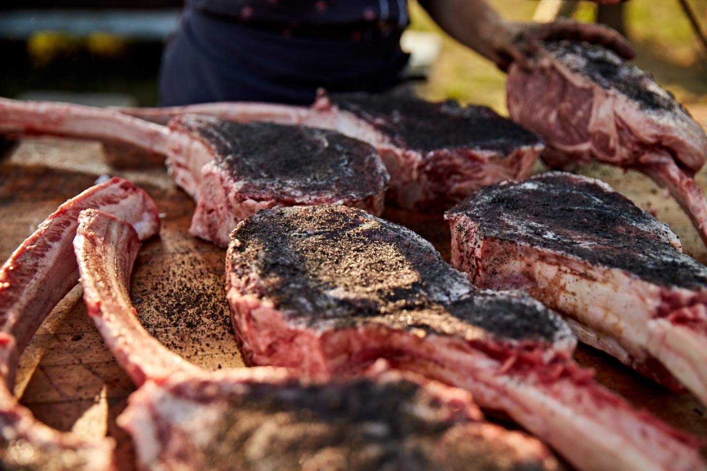 Hardcore Carnivore Black: charcoal seasoning for steak, beef and BBQ (Large Shaker)