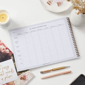 Perfect Planner Company - Social Media Planner - Undated A4 Weekly Planner for Work Schedule - Social Media Insights - For Marketers, Social Media Experts, Entrepreneurs - 100 Pages