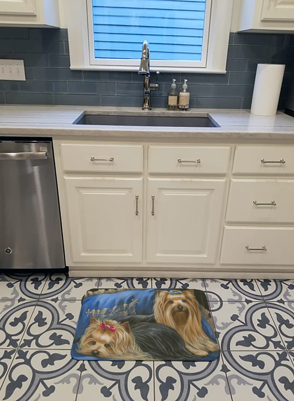 Caroline's Treasures PPP3293RUG Yorkshire Terrier Yorkie Satin and Lace Machine Washable Memory Foam Mat, Bathroom Rug, Non-Slip Bath Mat, Durable Thick Washable Rugs for Kitchen, Bathroom Quick Dry,