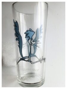 vintage 1973 road runner collectors glass tumbler.