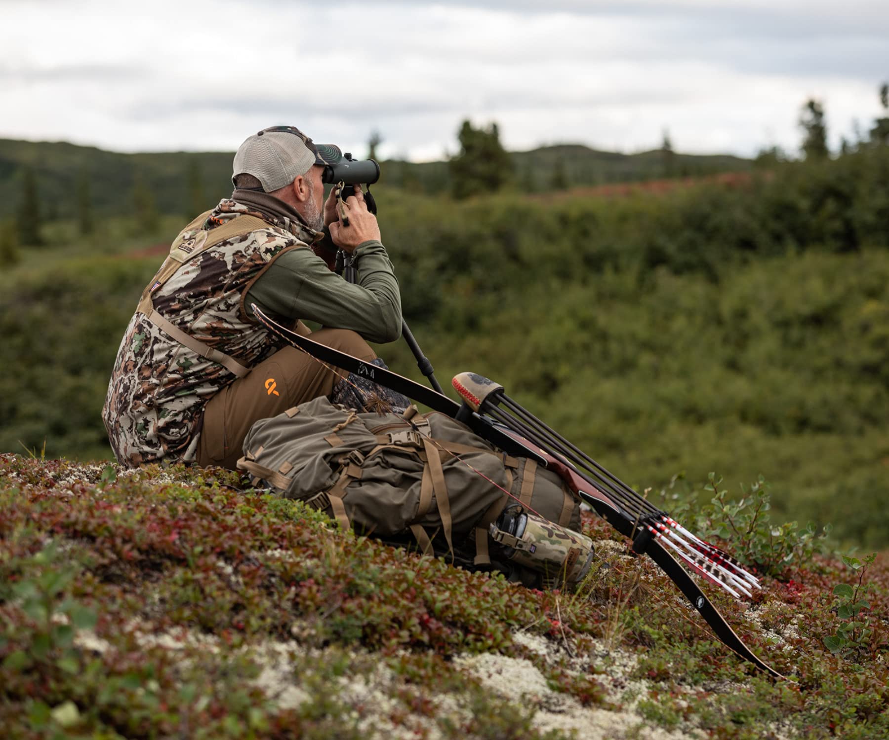 Alaska Guide Creations Hybrid with MAX Pocket | Compact Utility Bag with Mesh Side Pockets | Binocular Harness for Comfort and Quick Access (Realtree Edge)